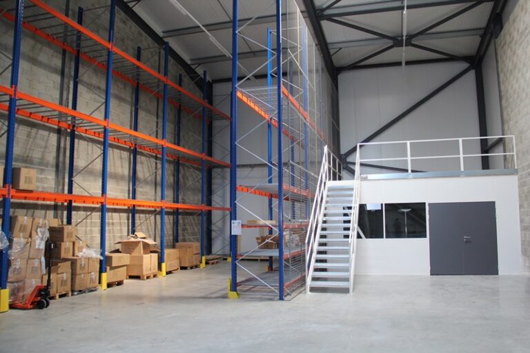 Aménagement d'un espace de stockage et de travail - Diplex, fabricant ...